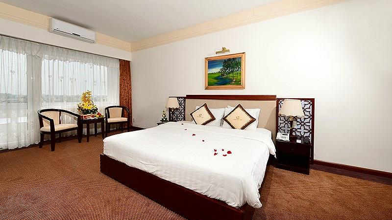 Khách sạn Century Riverside Huế